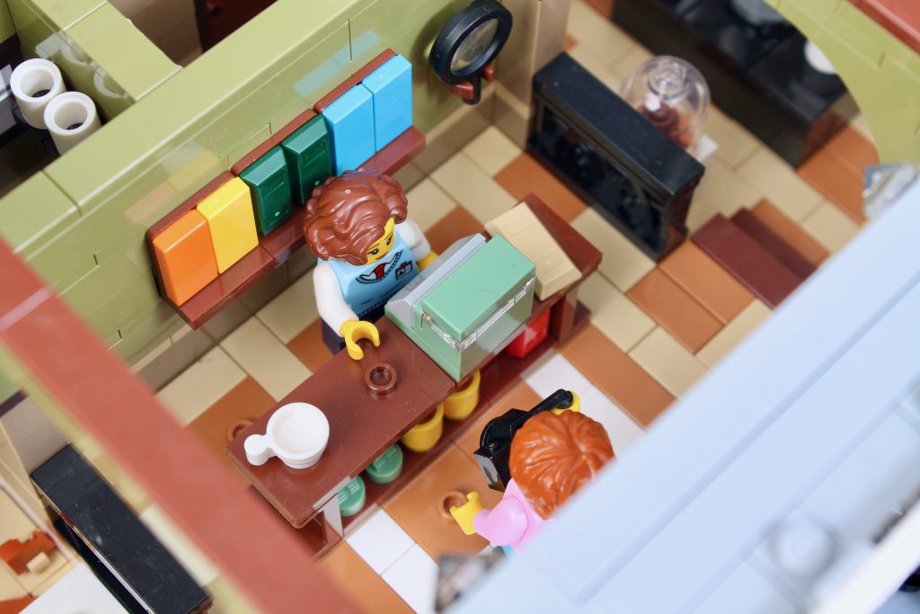 LEGO Icons 10326 Natural History Museum review - Brick Fanatics