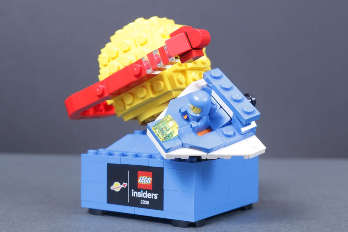 LEGO Insiders Reward 6607198 Retro Space Explorer review - Brick Fanatics