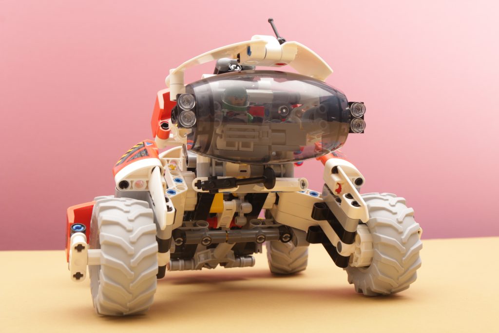 Como construir uma minifigura LEGO Technic 42178 Surface Space Loader ...