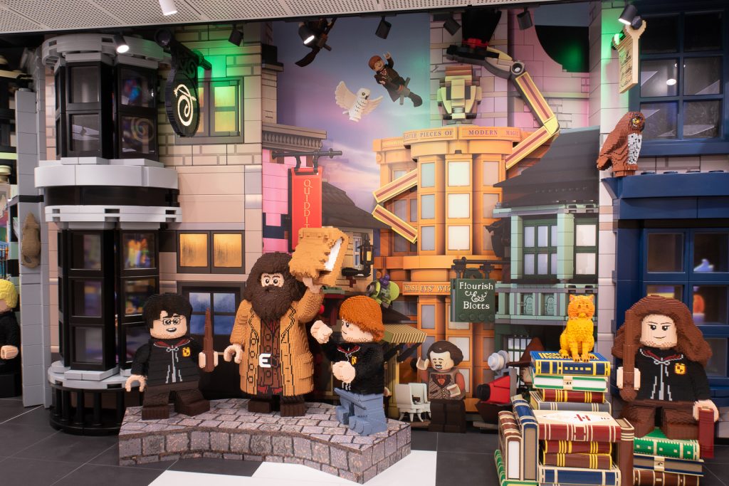 LEGO Store Leicester Square reopens today as world’s biggest store ...
