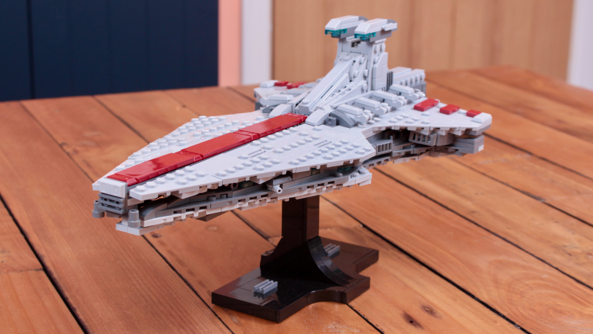 How to build a midi-scale LEGO Star Wars Venator using just one set ...