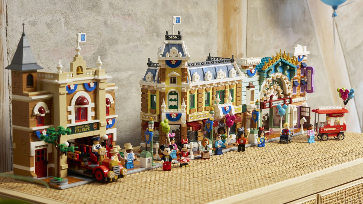 Is LEGO Disney's Main Street too small? - Brick Fanatics