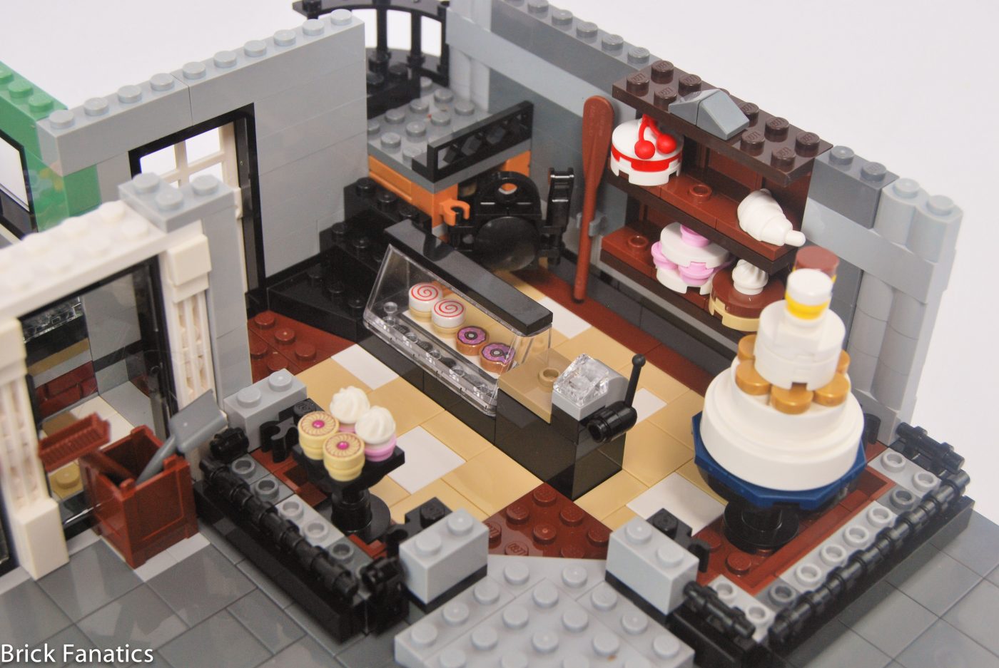 LEGO Creator Expert 10255 Assembly Square Review