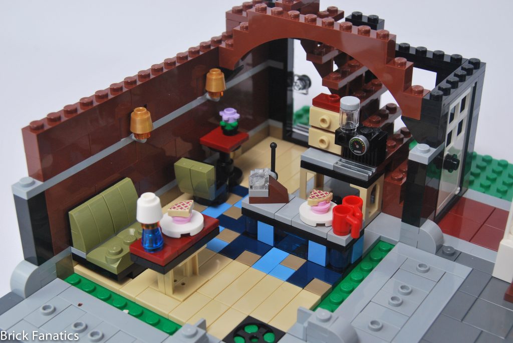 LEGO Creator Expert 10255 Assembly Square Review