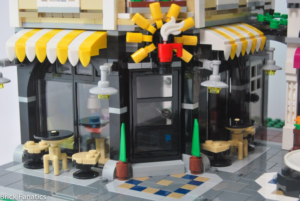 LEGO Creator Expert 10255 Assembly Square Review