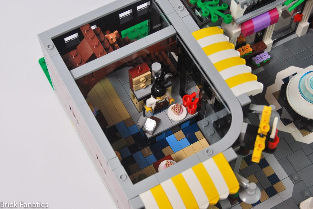 LEGO Creator Expert 10255 Assembly Square Review