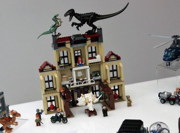 LEGO Jurassic World: Fallen Kingdom 75930 Indoraptor Rampage at ...