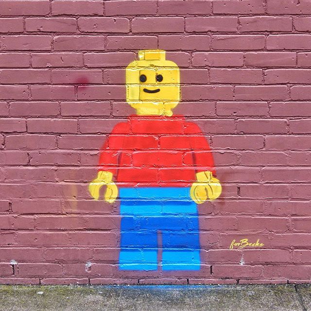 Brick Pic of the Day: LEGO minifigure street art