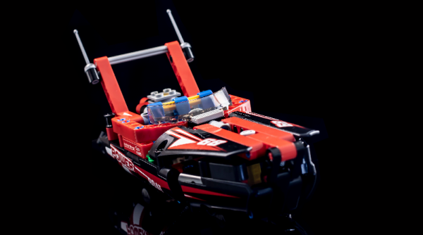 LEGO Technic 42089 Power Boat review