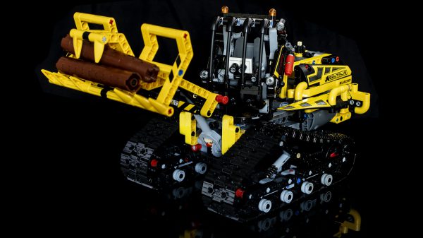 LEGO Technic 42094 Tracked Loader review
