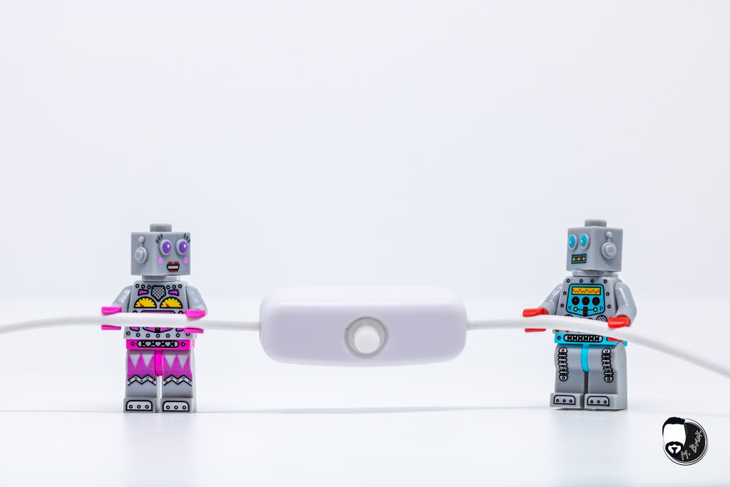 Brick Pic of the Day: Robot romance