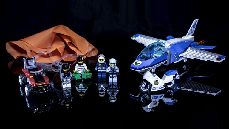 LEGO City 60208 Sky Police Parachute Arrest review