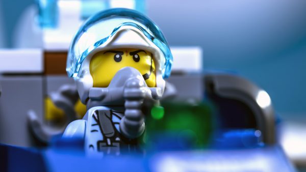 LEGO City 60208 Sky Police Parachute Arrest review
