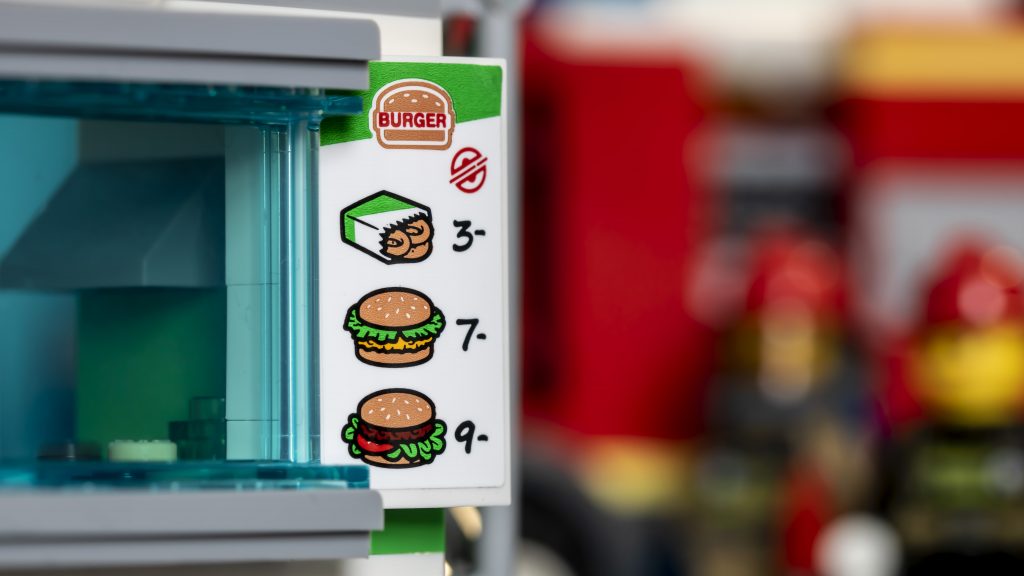 LEGO City 60214 Burger Bar Fire Rescue review
