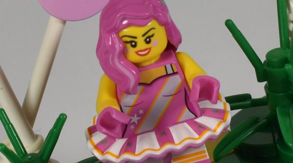 The LEGO Movie 2 Collectible Minifigures vignettes: Candy Rapper