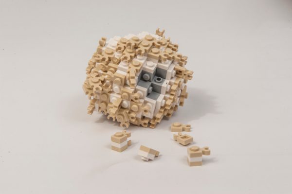 Building a LEGO Star Wars baby Porg