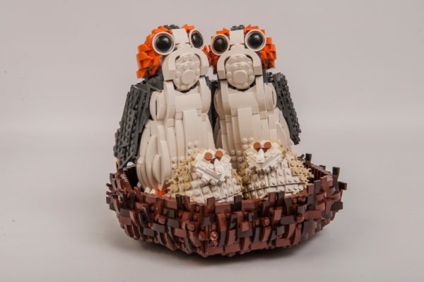 Building a LEGO Star Wars baby Porg