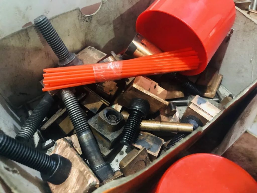 Clone brand Lepin has factories raided and owner is arrested for ...