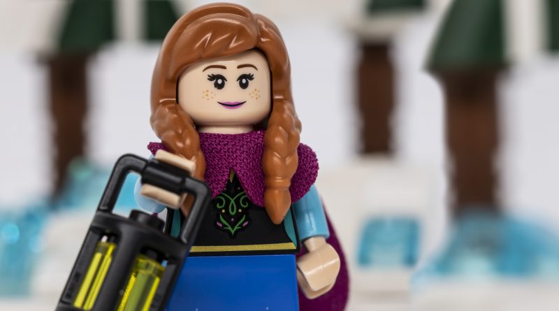 LEGO Disney Collectible Minifigures vignettes: Anna
