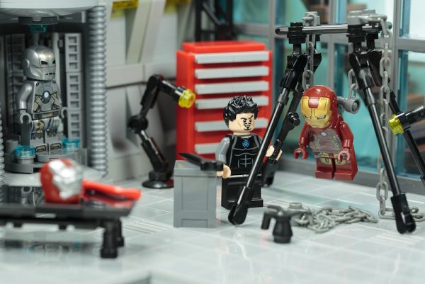 Inside Brick Fanatics Magazine – Constructing Iron Man's workshop