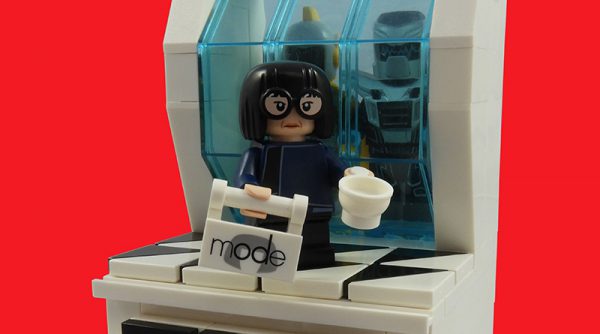 LEGO Disney Collectible Minifigures vignettes: Edna Mode