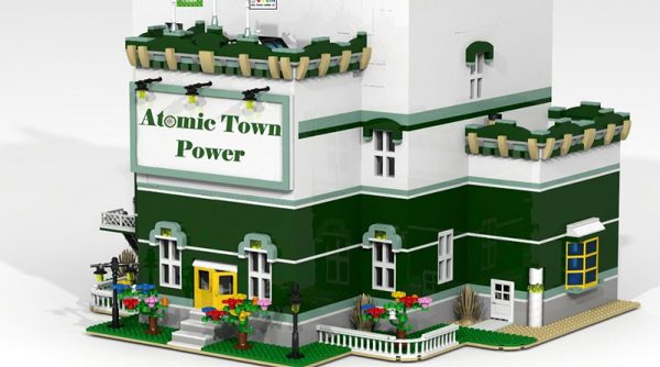 Researcher explains atomic power with LEGO bricks