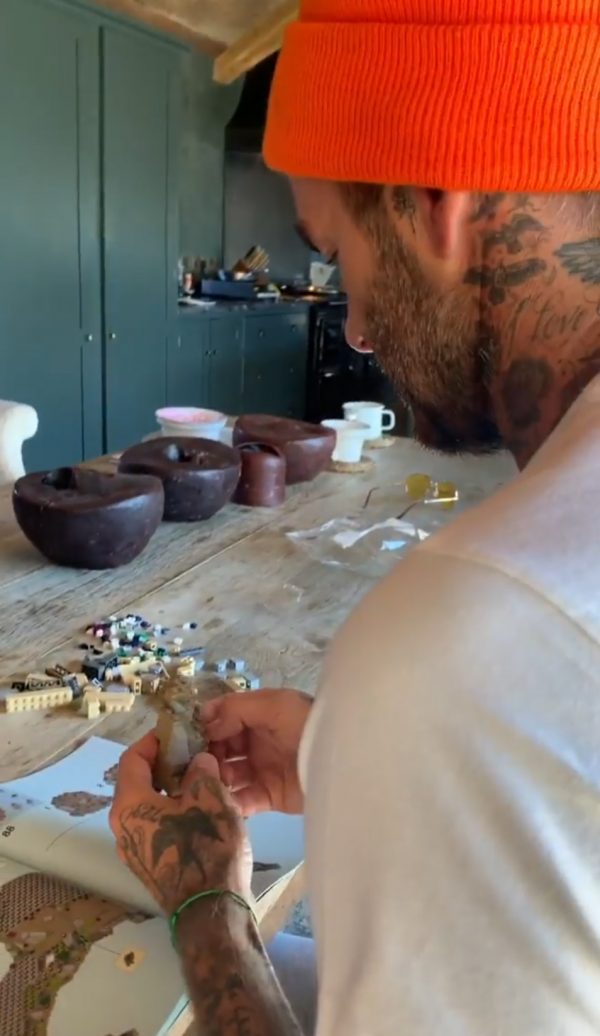 David Beckham builds LEGO Harry Potter 71043 Hogwarts Castle