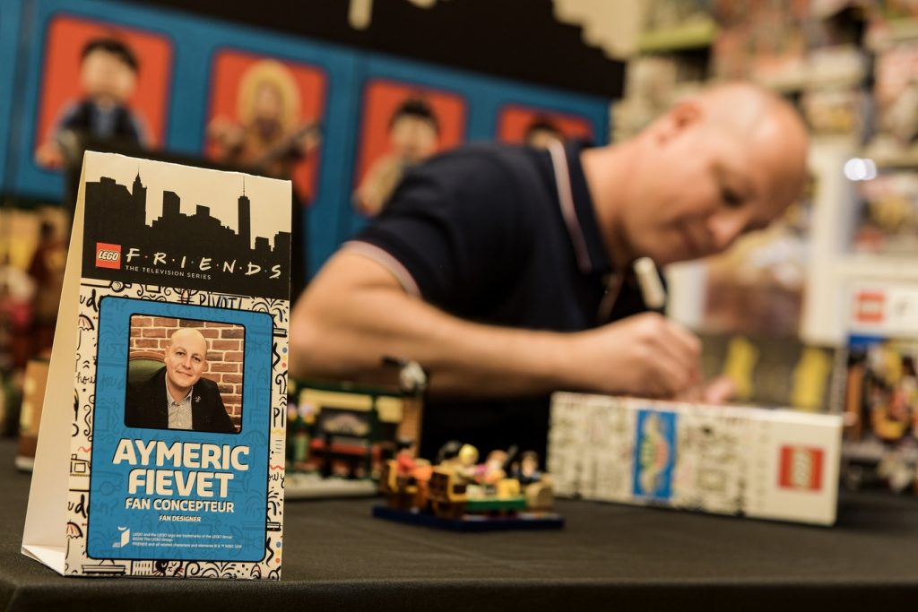 LEGO Ideas Friends 21319 Central Perk fan designer signed sets in Paris