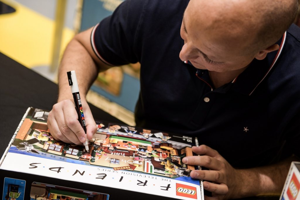 LEGO Ideas Friends 21319 Central Perk fan designer signed sets in Paris