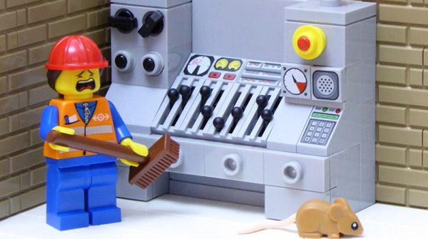 Brick Pic of the Day: Mouse!