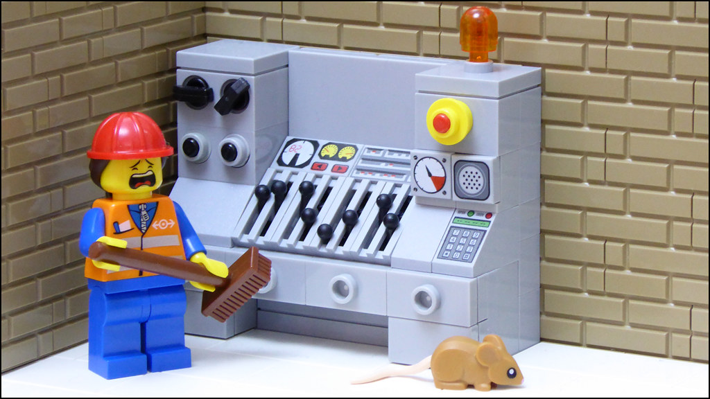 Brick Pic of the Day: Mouse!