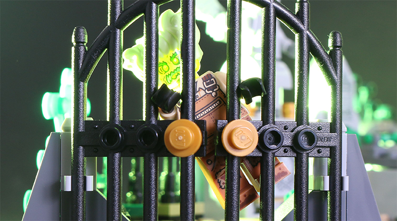 How does LEGO Hidden Side combine the physical and the digital realms?