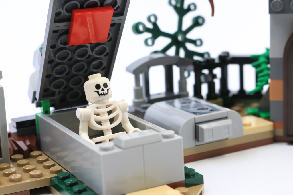 LEGO Hidden Side 70420 Graveyard Mystery review