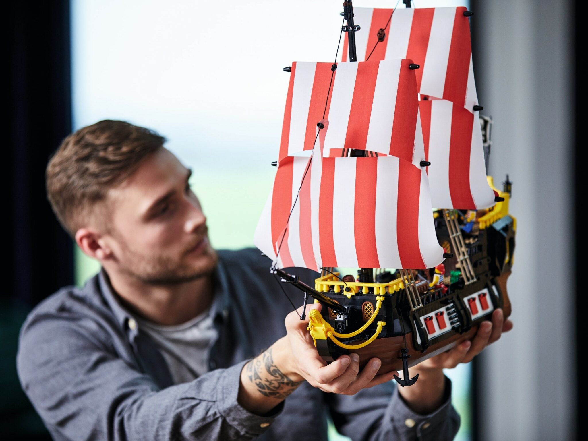 LEGO The Endurance sails call back to builds of yesteryear