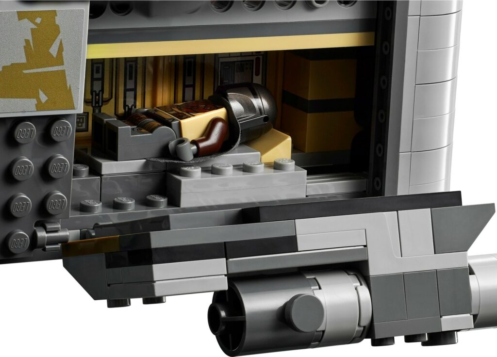 Comparing the two LEGO Star Wars The Razor Crest sets