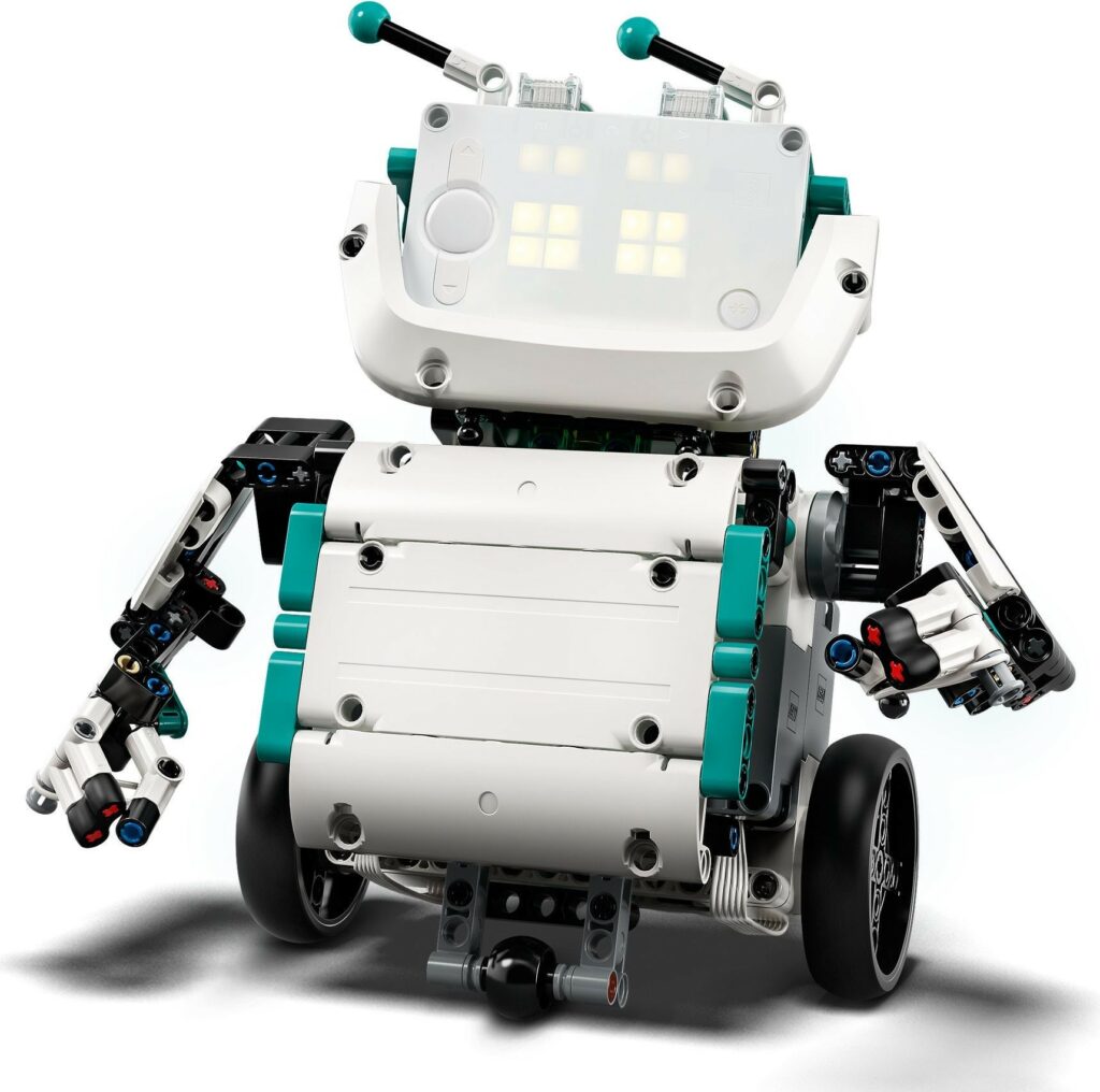 Fan-made MINDSTORMS alternate builds include LEGO CON robot