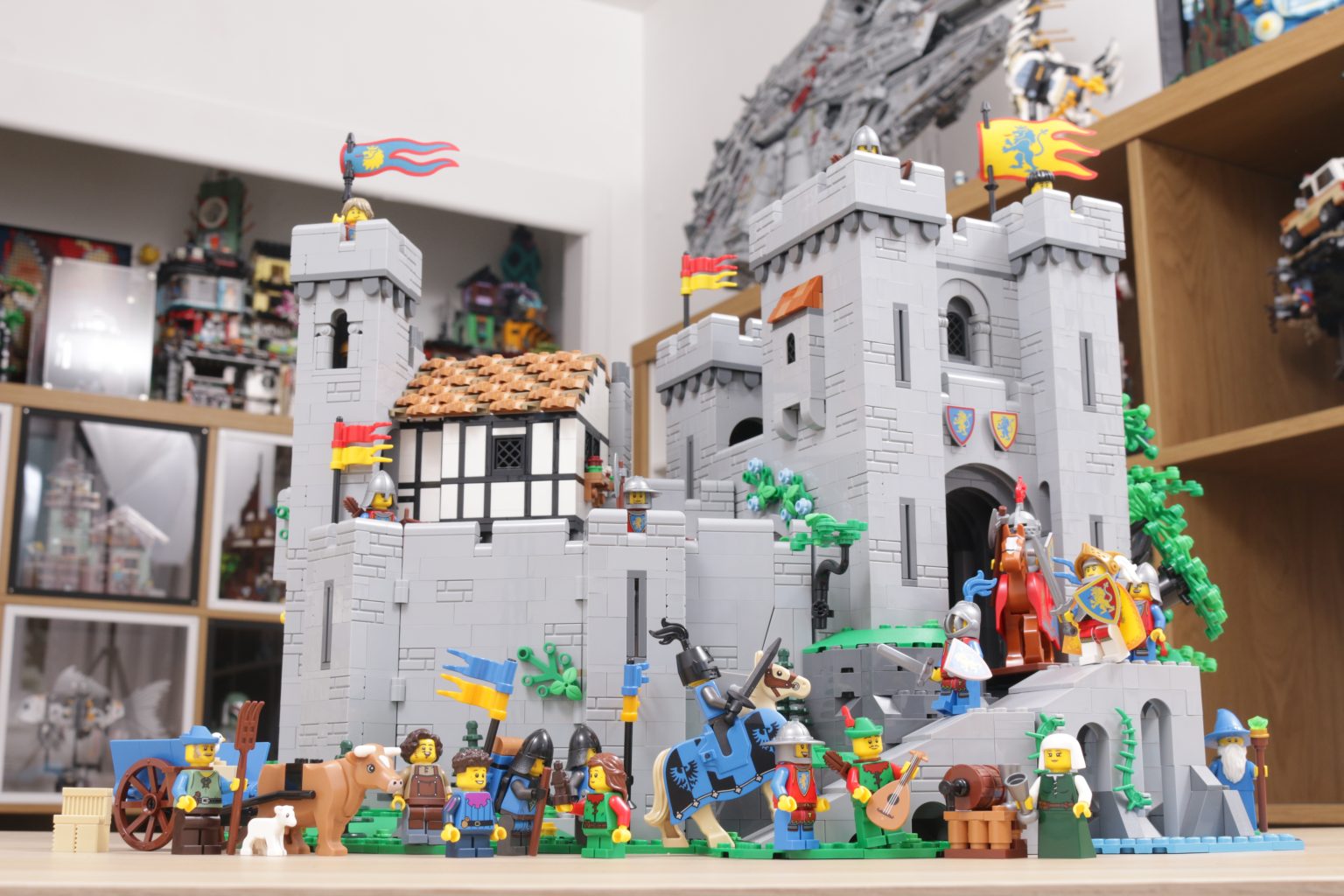 Which LEGO Castle factions are left after 10332 Medieval Town Square?