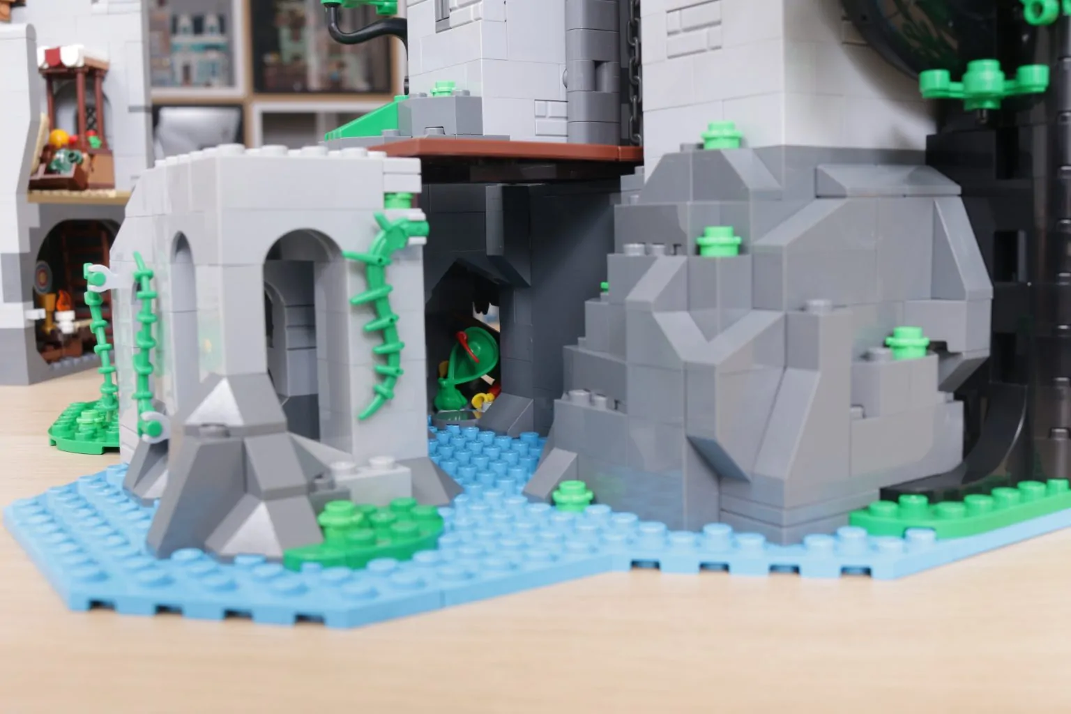 LEGO ICONS 10305 Lion Knights’ Castle review and gallery