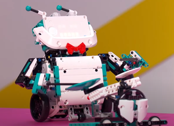Fan-made MINDSTORMS alternate builds include LEGO CON robot
