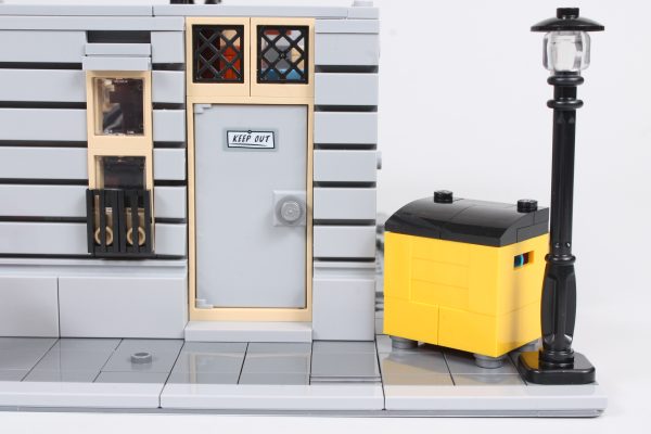 There's more connecting the LEGO Marvel modulars than height