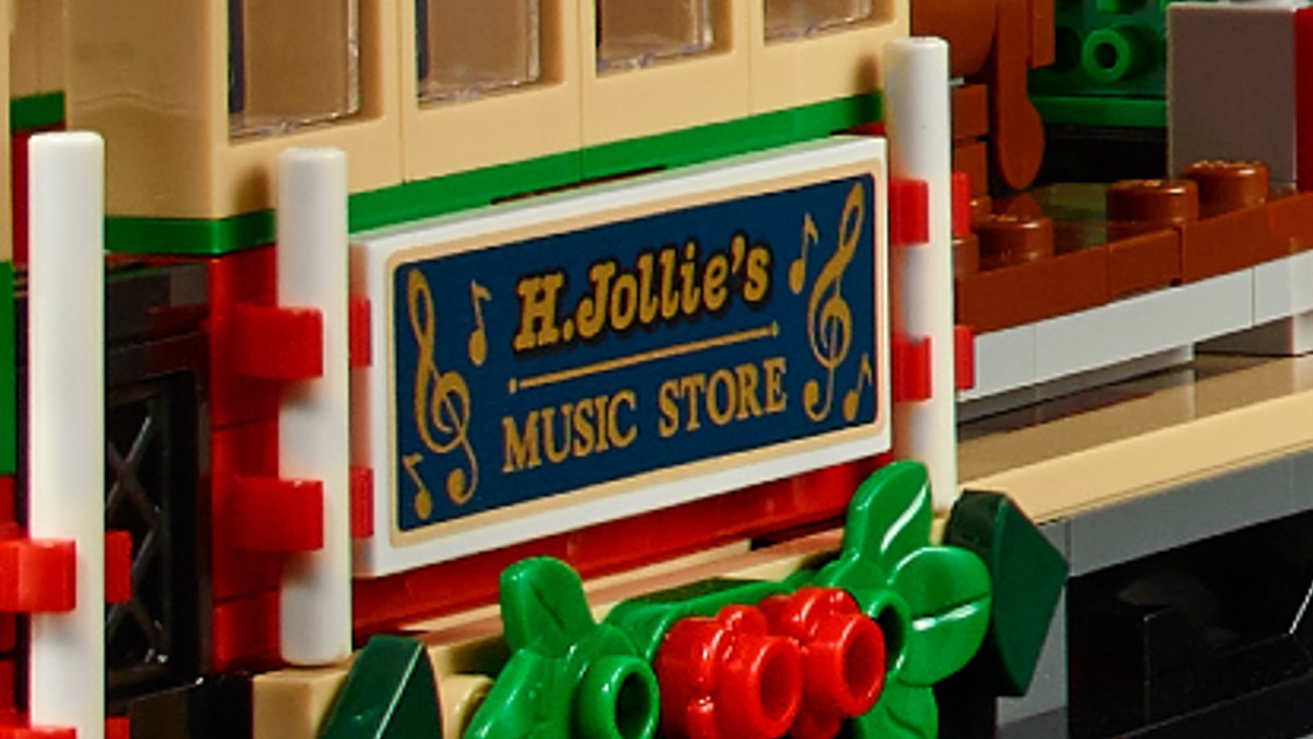 Six details we spotted in LEGO ICONS 10308 Holiday Main Street