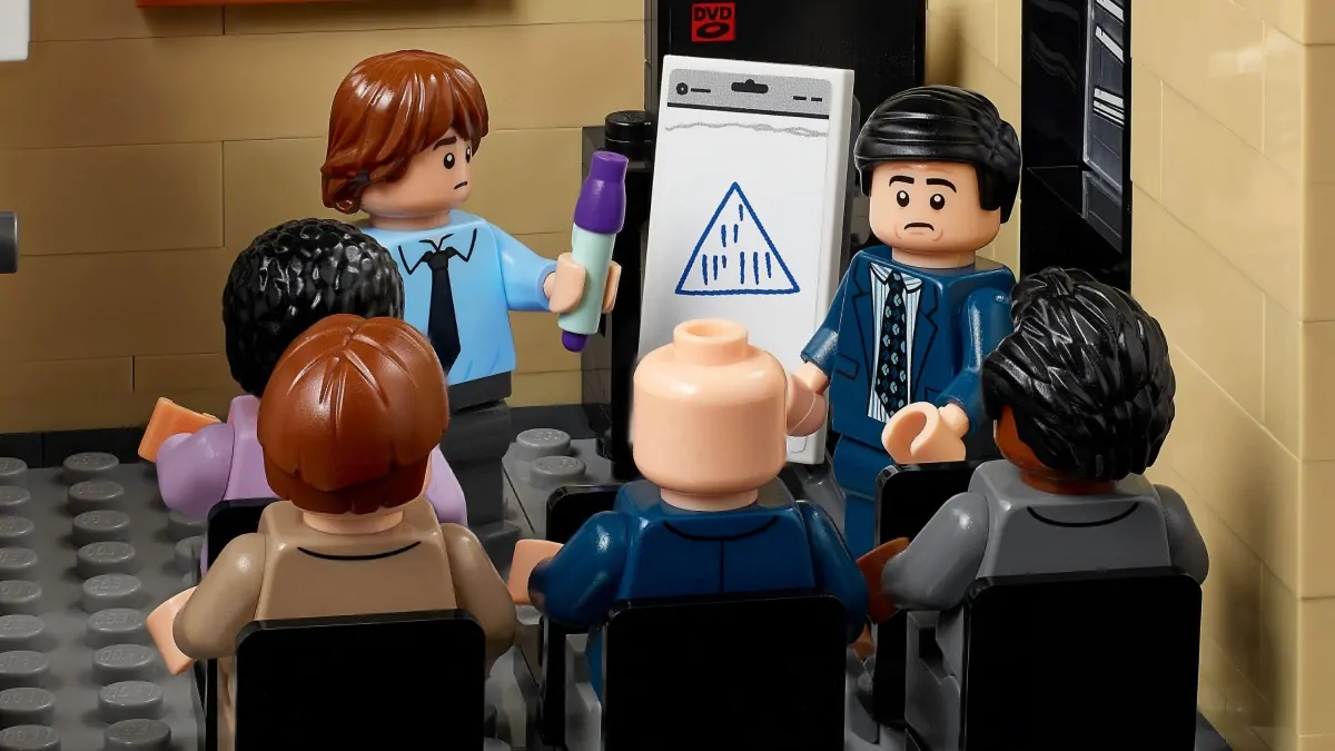 Steve Carrell reacts to LEGO's new 21336 The Office set