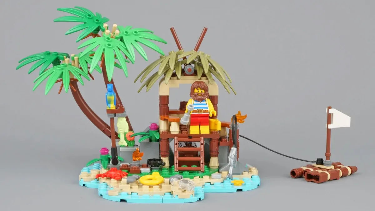 First look at LEGO Ideas 40566 Ray the Castaway free gift