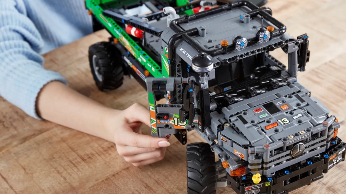 Save a whopping £125 on 42129 4x4 Mercedes-Benz Zetros Trial Truck now