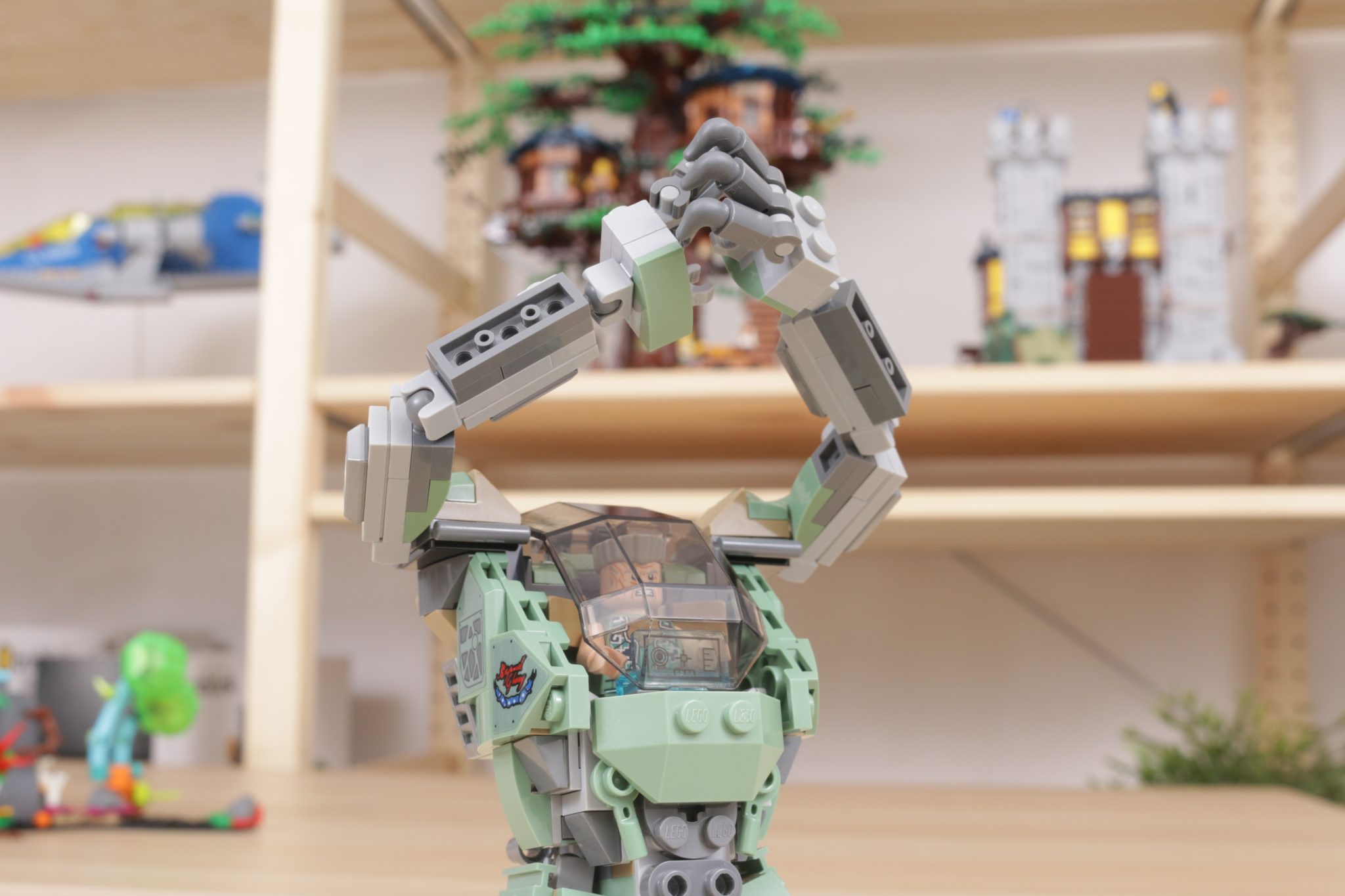 The LEGO Avatar 75571 AMP Suit needs longer arms – build
