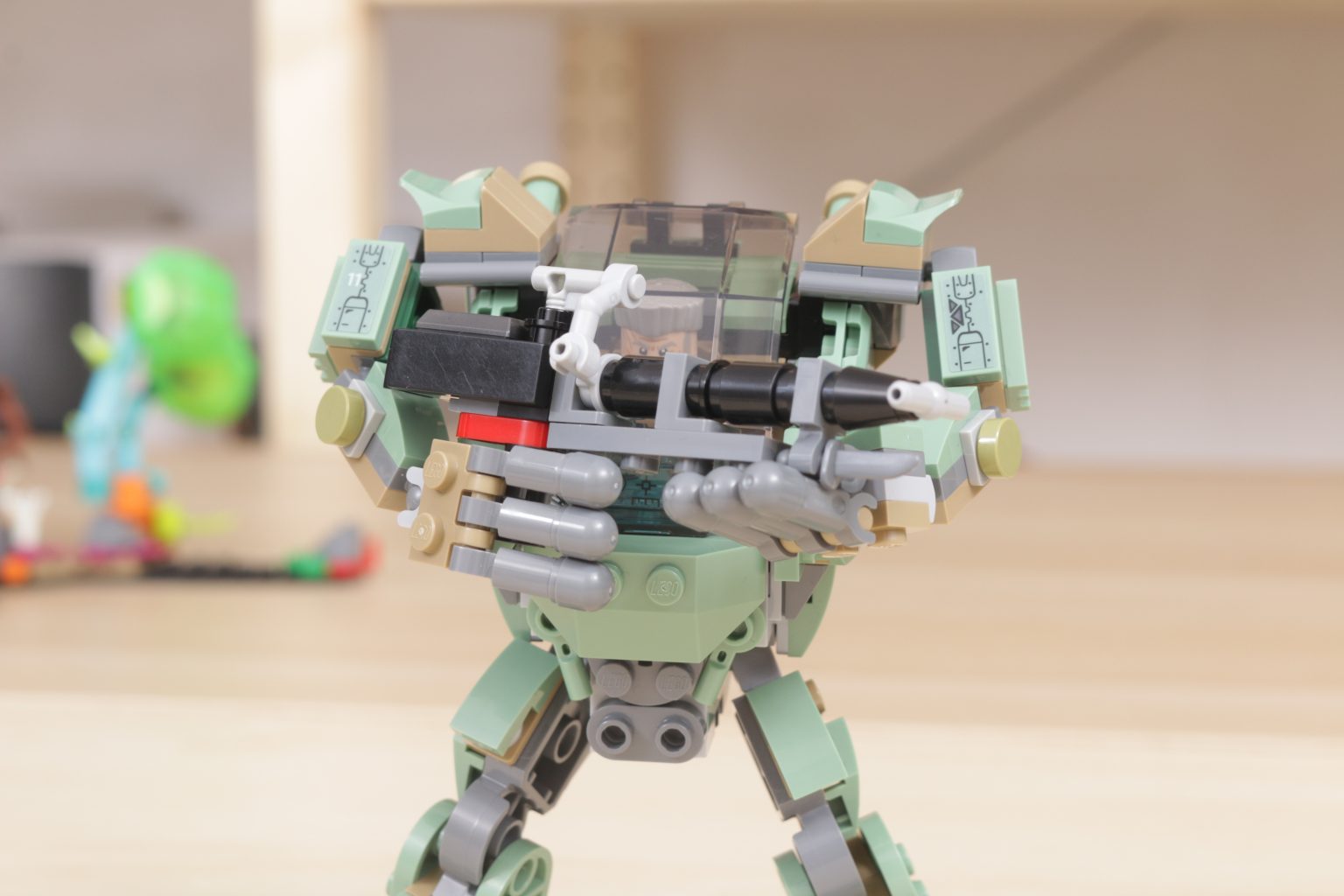 The LEGO Avatar 75571 AMP Suit needs longer arms – build