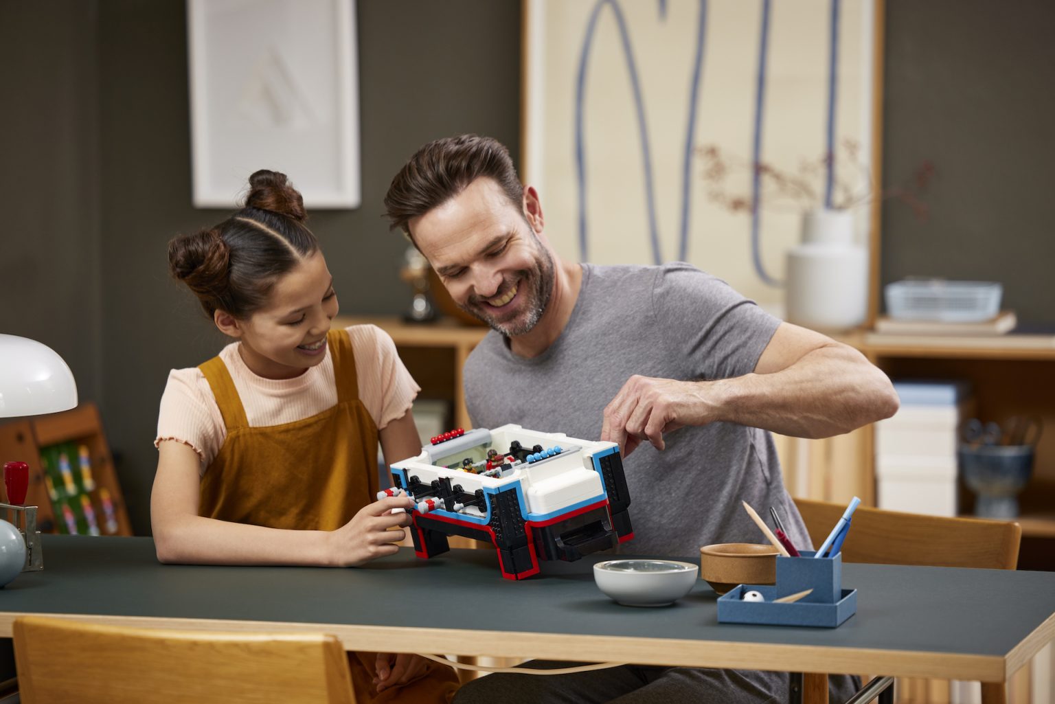 LEGO lança sua primeira minifigura com vitiligo