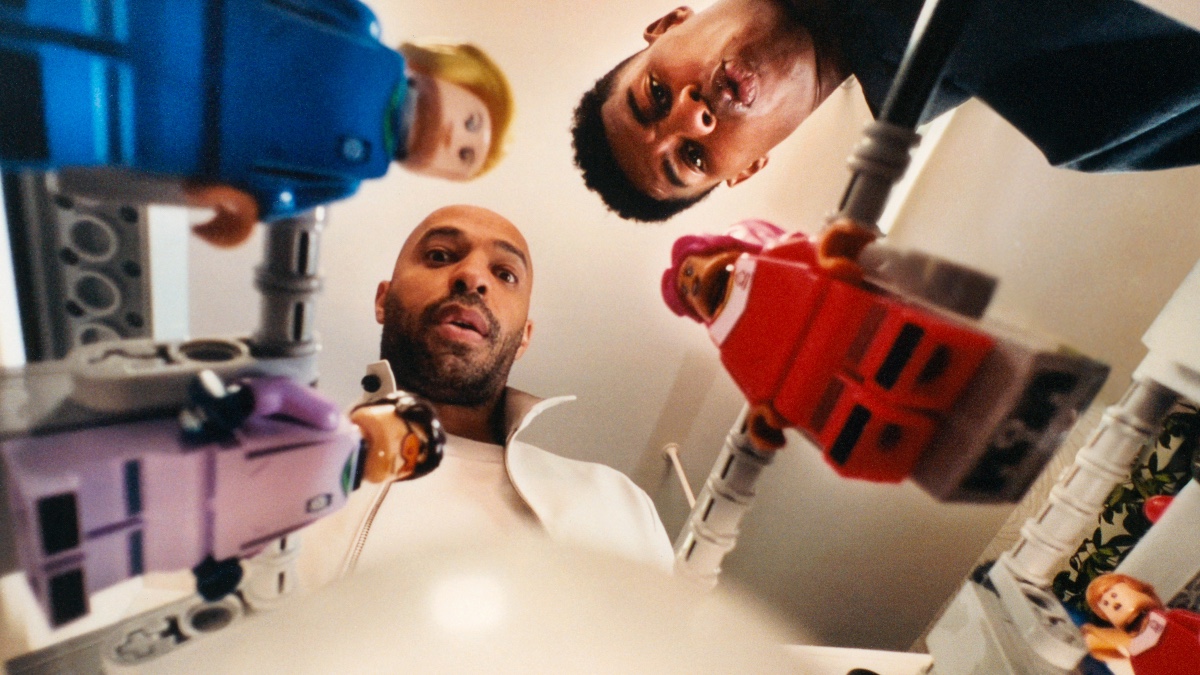 Marcus Rashford and Thierry Henry launch LEGO Ideas 21337 Table ...