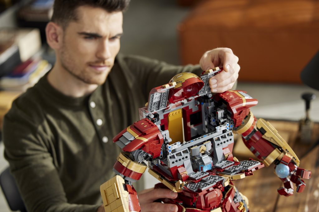 LEGO Marvel 76210 Hulkbuster is compatible with a 2022 set