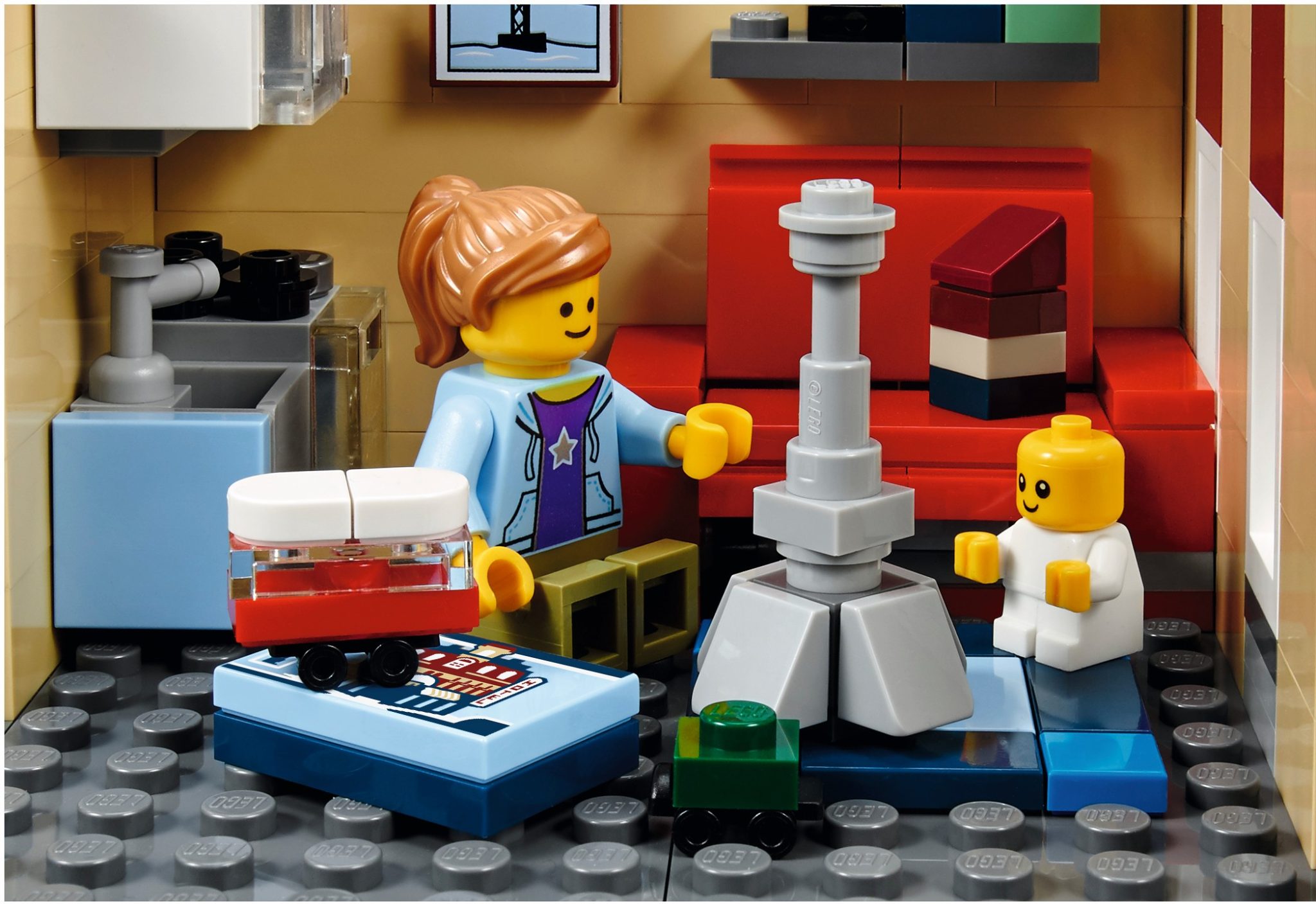 Upcoming LEGO GWP set mini Eiffel Tower – it’s not the first